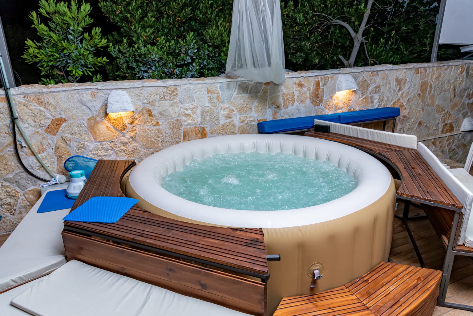 Jacuzzi eller spabad – vad är skillnaden? - BYGG.se